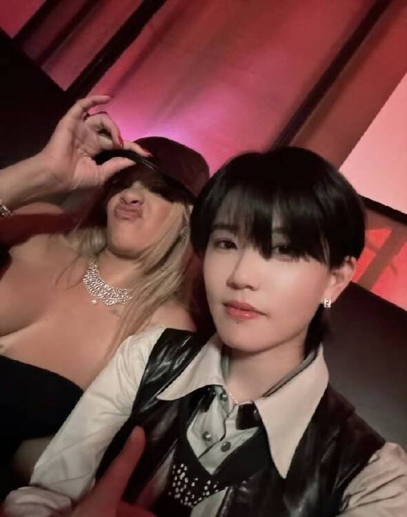 是谁的次元壁破了？陆柯燃晒与蕾哈娜合照 | Nestia