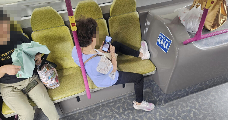 Auntie dirty bus seat by stepping on it and occupying double seats | Nestia