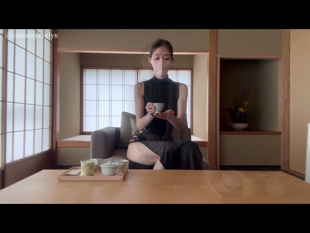 4K 일본에서 옆트임 원피스 입고 티 마시기 Black Dress in Japan | Nestia