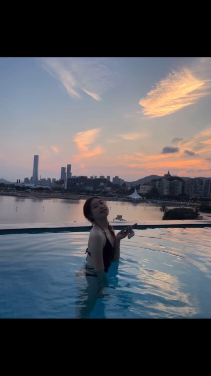 端午节丨龙舟女鼓手比坚尼上阵爆红冲出香港！晒性感照派福利应节 IG追踪人数暴升 | Nestia