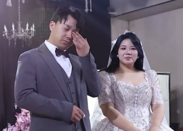 母病逝无法出席儿子婚礼 AI技术“复活”弥补遗憾 | Nestia