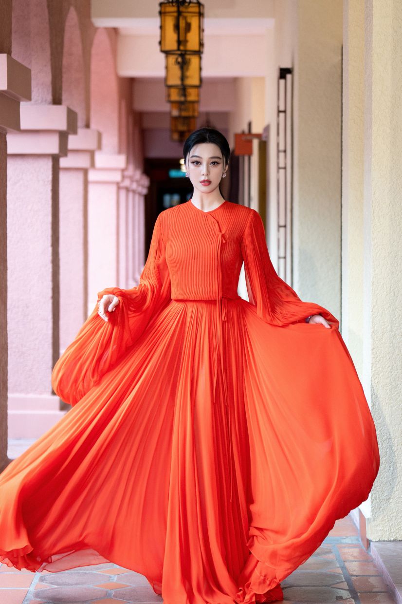 Striking dress worn by Fan Bingbing in Melaka is a Bernard Chandran ...