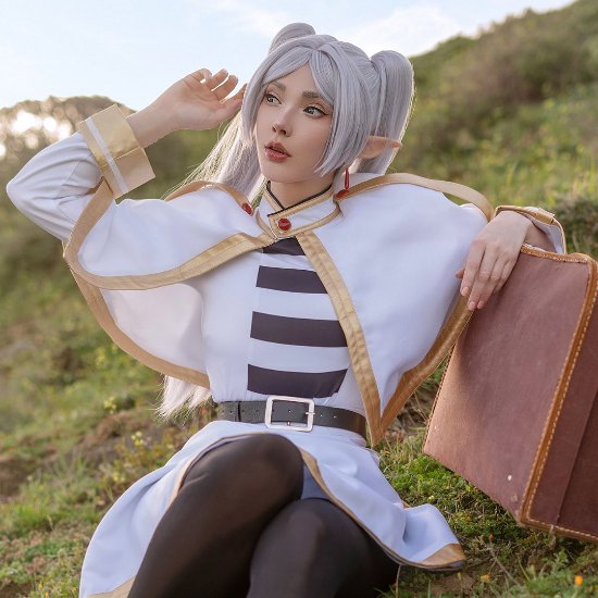 乌克兰美女COS永恒女王玛莉卡：高衩礼服气质佳！ | Nestia