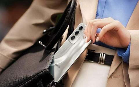 Oppo Reno12系列 AI功能让闭眼照片“睁开” | Nestia