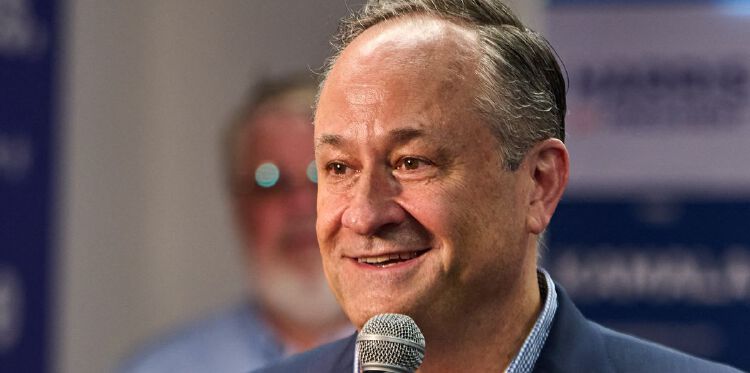 Second gentleman doug emhoff sends tim Walz’s wife a heartfelt message ...