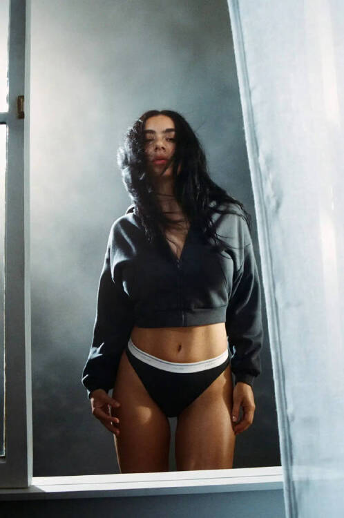 洗茶性感内衣大片曝光 身材凹凸有致眼神魅惑勾人 | Nestia