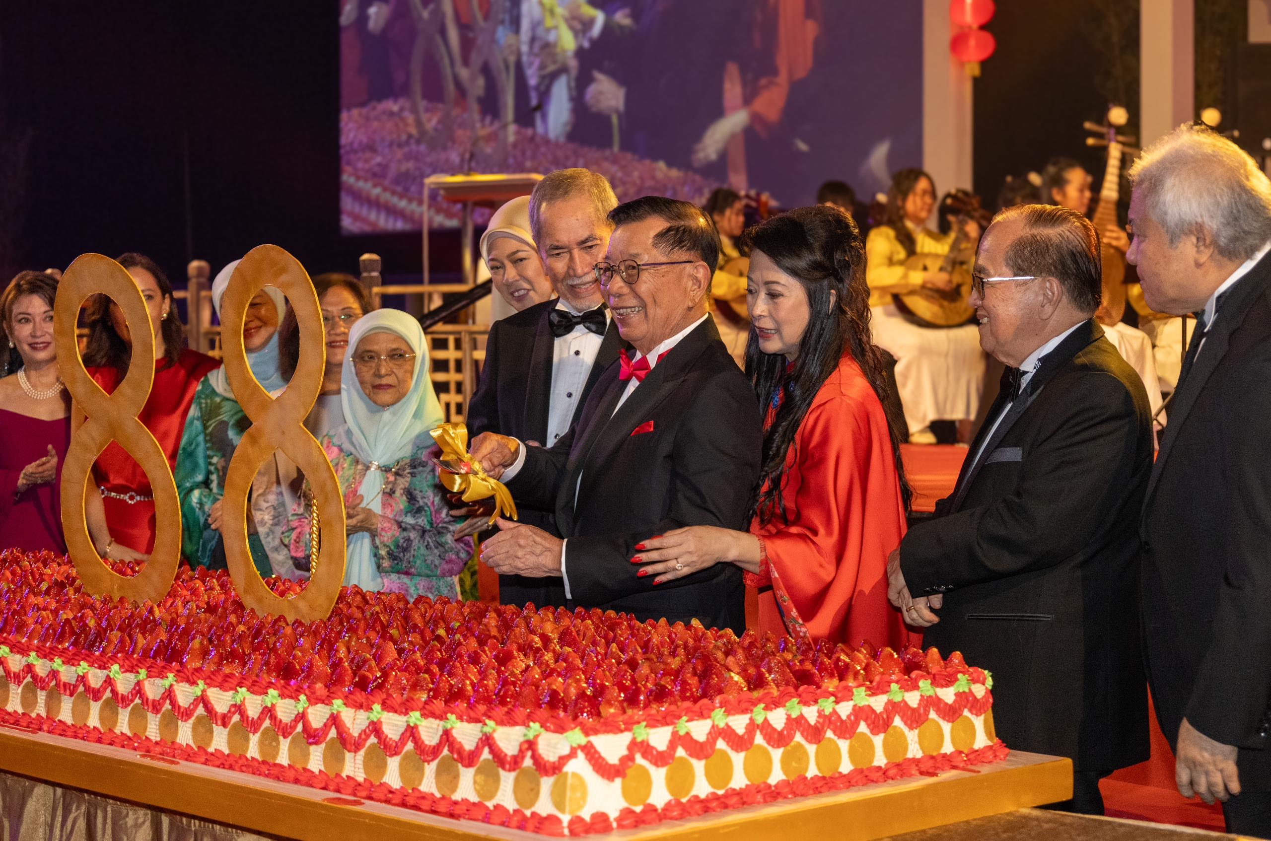 Former S’wak deputy chief minister George Chan marks 88th birthday with ...