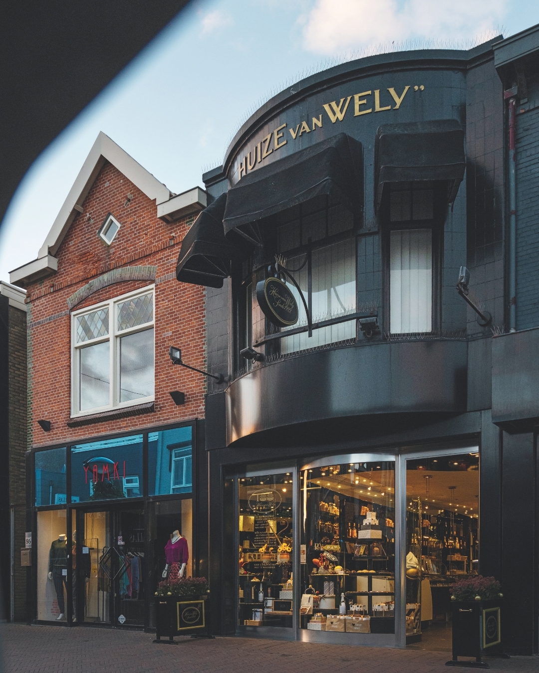100-year-old Dutch patisserie Huize van Wely to open in Singapore this ...
