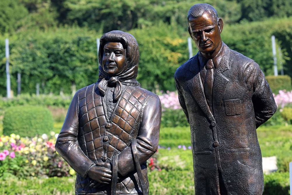 Statue of Queen Elizabeth II mocked for looking ‘nothing like late ...