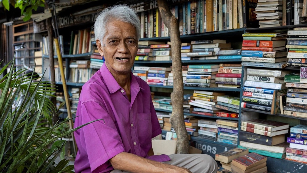 Filipino book lover turns home into communal library | Nestia