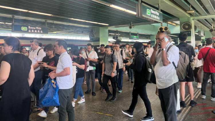 No MRT service between Boon Lay and Queenstown due to power fault on ...