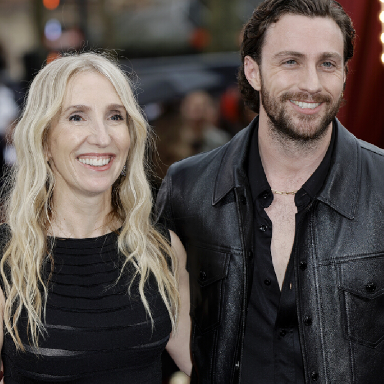 Aaron Taylor-Johnson Bares His Abs in Romantic Pic With Wife Sam Taylor-Johnson | Nestia
