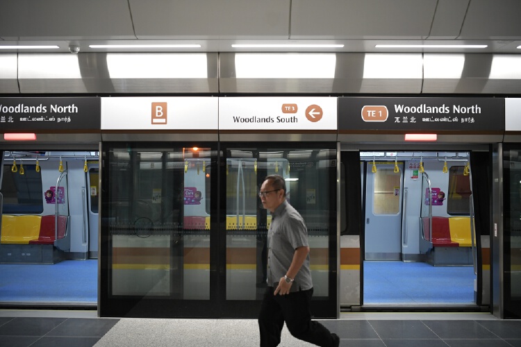 What, MRT fault again?! This time train fault is at... | Nestia