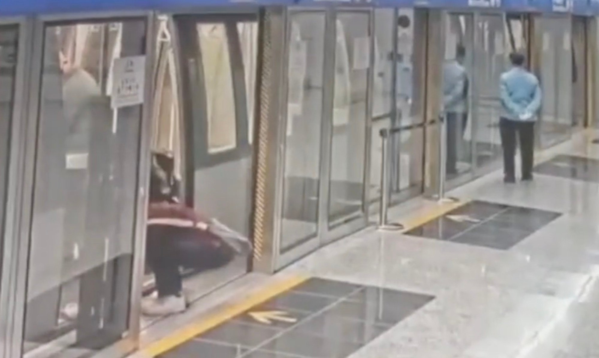 Hong Kong reopens probe into girl’s alleged platform gap fall at ...