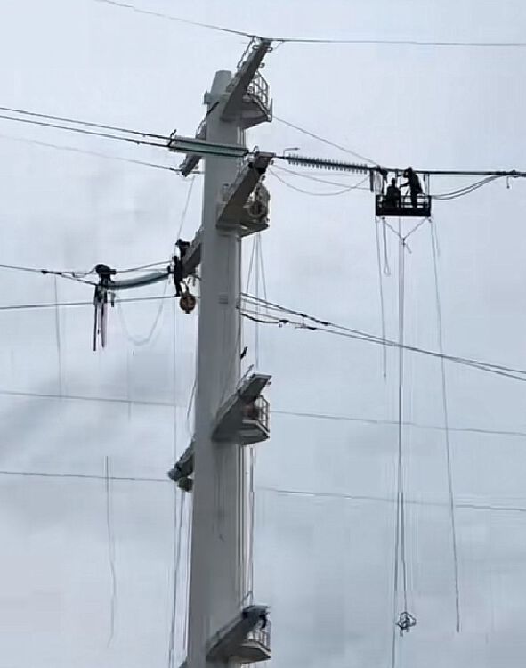 Penang Construction Workers Face Dangerous Risks During Monopole ...