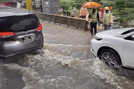 Ankle-deep water in Bukit Timah following heavy rain | Nestia