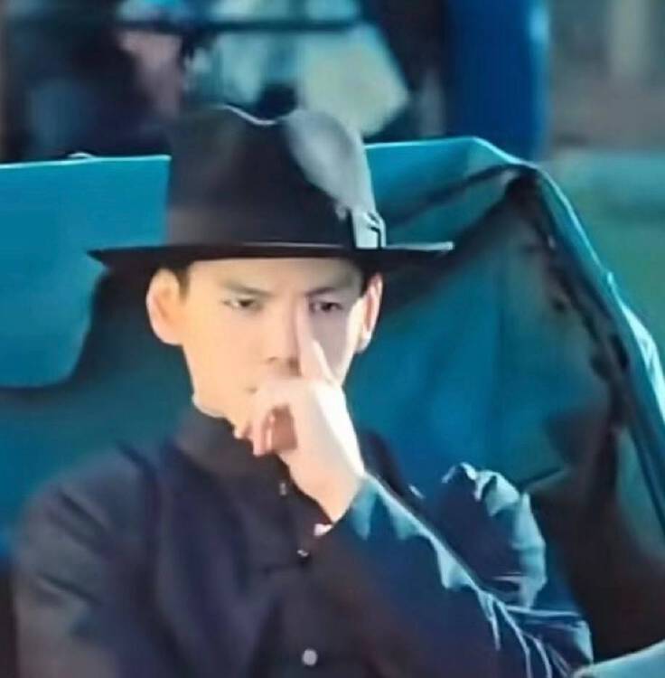 梗已经火到韩国？EXO朴灿烈摸鼻梁疑模仿向佐 | Nestia