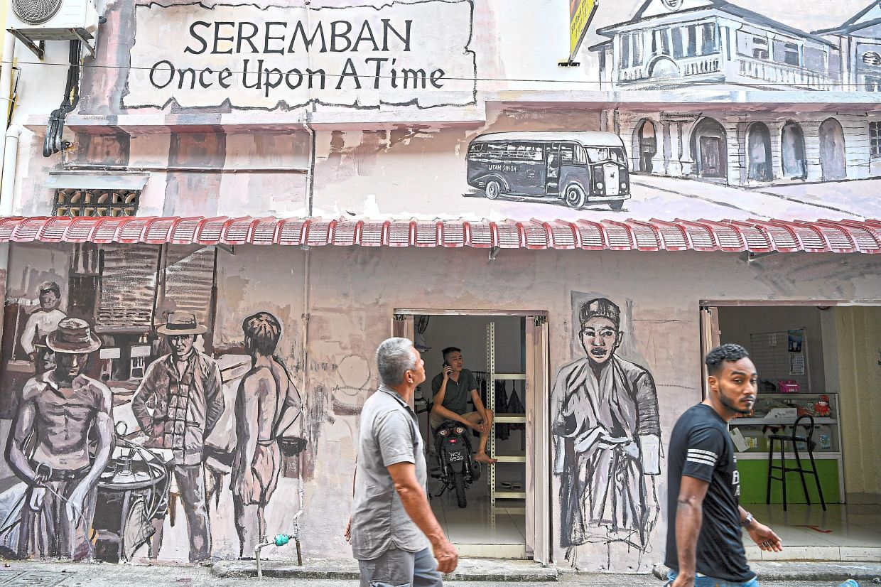 Mural masterpiece in progress | Nestia