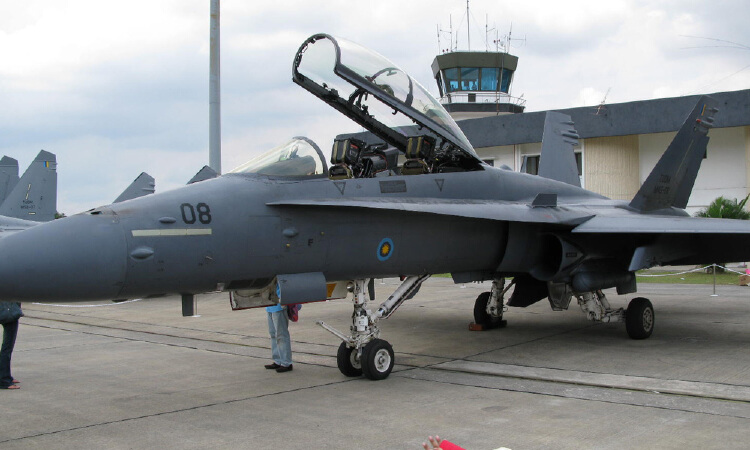 难与新国F35战机匹敌，议员质疑二手F18采购 | Nestia