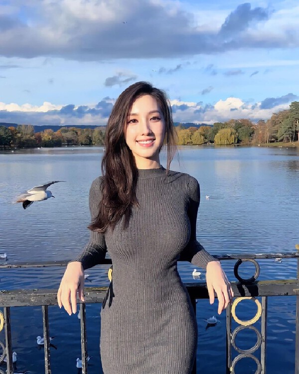 《中年好声音3》评判海儿撞样盖鸣晖？拥甜美外貌魔鬼3D身材 10年前旧照流出 | Nestia