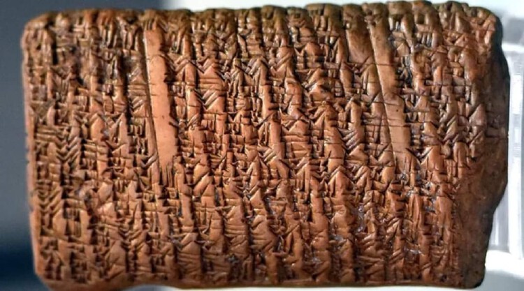 古巴比伦泥板现三角形面积「难题」 学生答错题证据保留近4000年 | Nestia