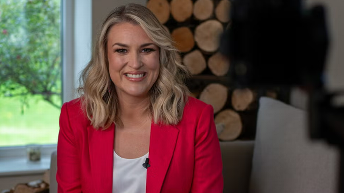 How a busy mum earns £300 a month with Avon — and still makes every ...