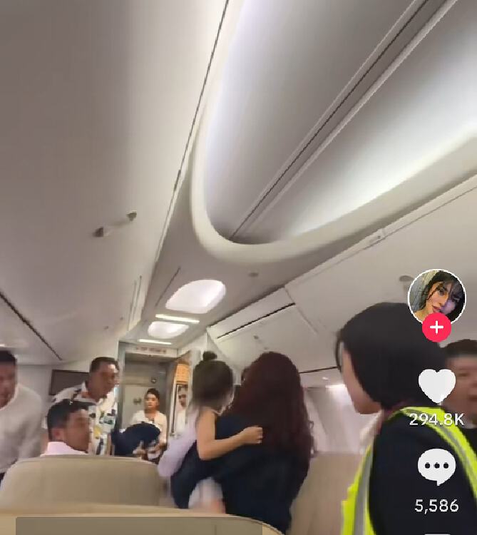 Woman Who Argued With Cabin Crew In Viral Vid Speculated To Be S’porean ‘Cos Of Her Karen ...