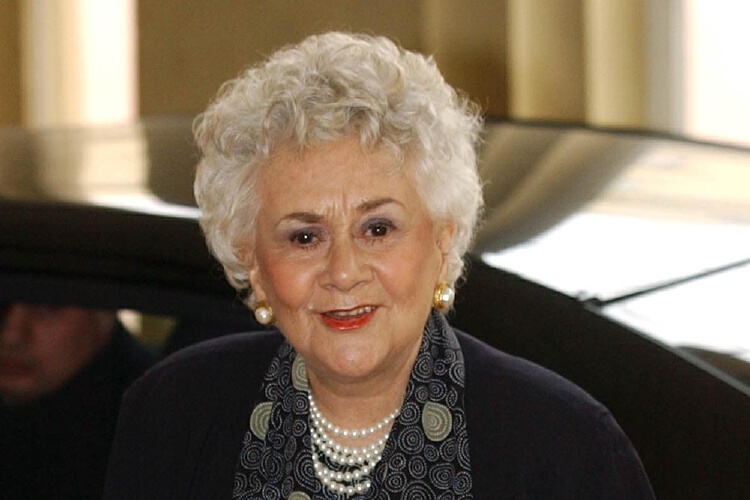 Award-winning actress Dame Joan Plowright dies aged 95 | Nestia