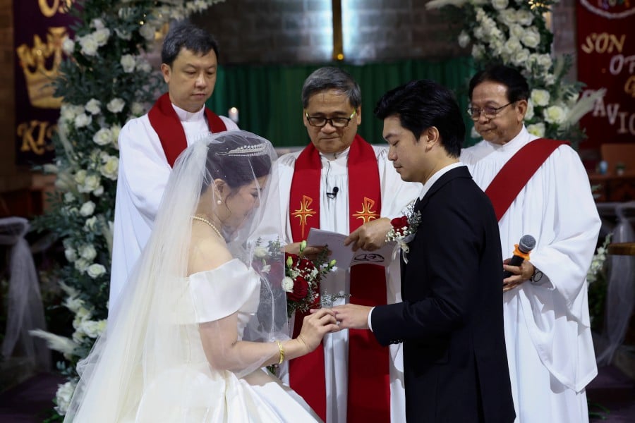 Sandakan MP Vivian Wong ties the knot with her sweetheart | Nestia