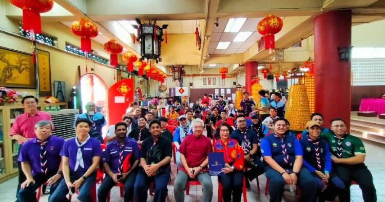 了解华人信仰与文化 逾50童军访威镇宫观音寺 | Nestia