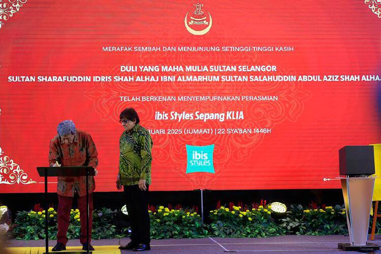 Selangor Sultan graces ibis Styles Sepang KLIA opening | Nestia