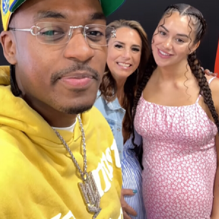 OnlyFans Model Says She and Her Mom Were Both Impregnated by Same Man 2 Weeks Apart | Nestia