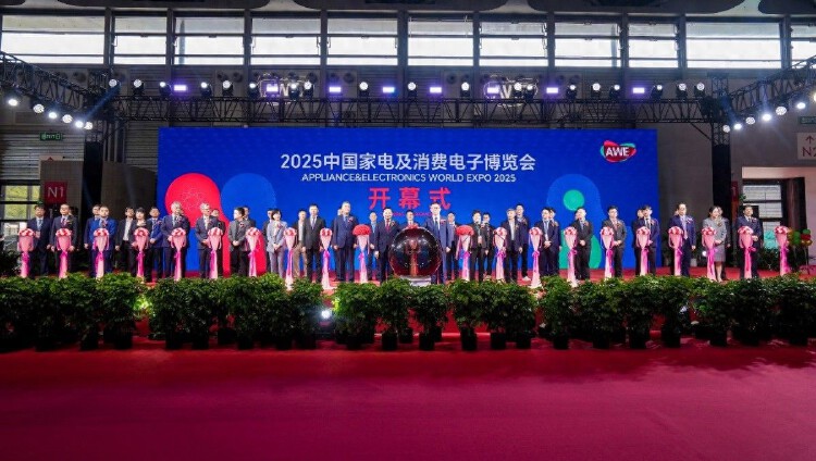 AWE2025开幕：AI科技赋能产业融合，AI生活引领未来潮流 | Nestia