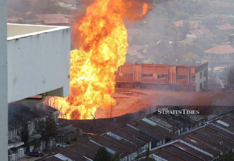 Traffic diverted on Elite Highway following gas pipeline explosion | Nestia