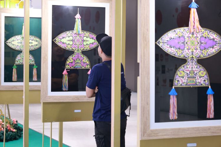 Pop-up Raya exhibition in KL mall showcases Malay arts and crafts ...