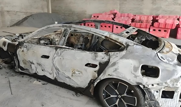 三问小米SU7车祸：智驾响应是否及时？车辆为何燃烧？车门是否锁死？（图） | Nestia