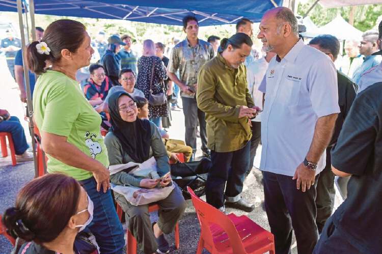 Digital Ministry to give 800 devices to Putra Heights blaze victims | Nestia