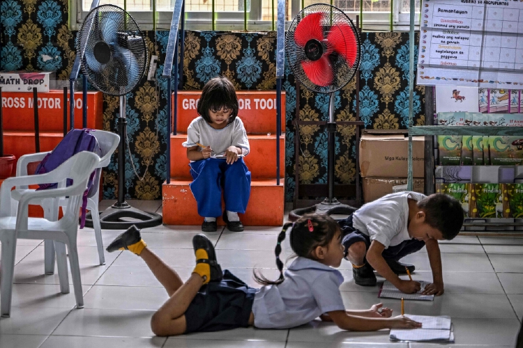 How Filipino teachers battle sweltering heat to keep kids learning | Nestia