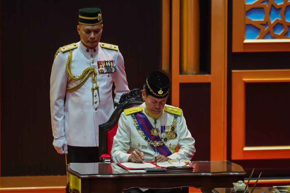 Ramli Ngah Talib sworn in as the ninth Yang Dipertua Negeri of Penang ...