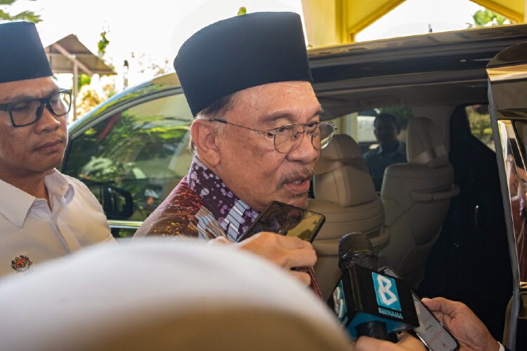 PM Anwar arrives in Tawau for Madani Rakyat Programme 2025’s closing ceremony | Nestia