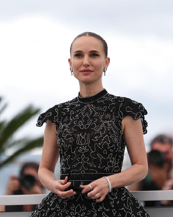 Actors Natalie Portman and John Krasinski bring on-screen sibling ...