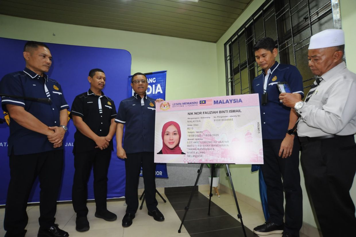 JPJ introduces new driving licence card with enhanced security features ...