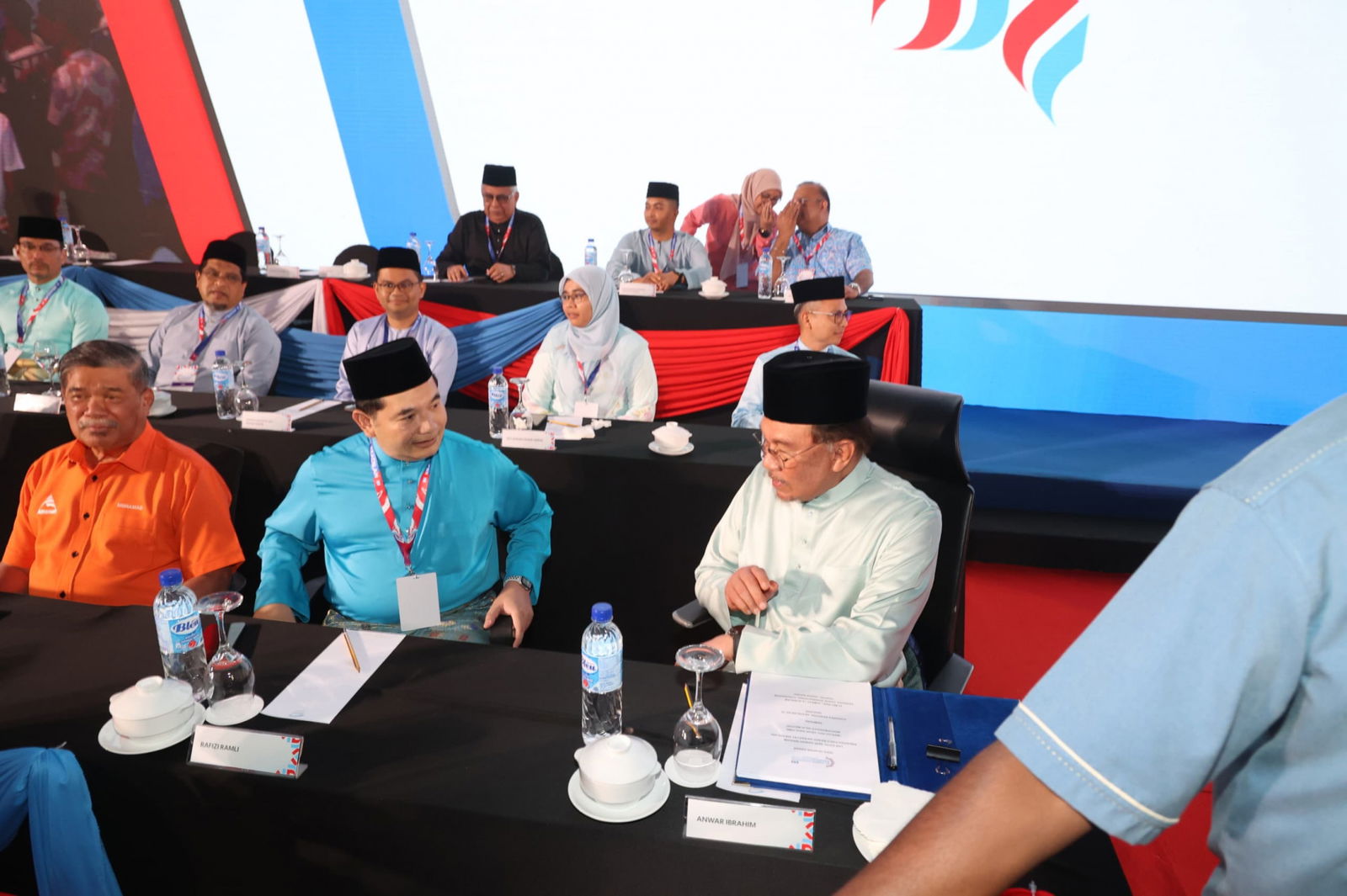 【LIVE】安华出席公正党代表大会开幕仪式。 | Nestia