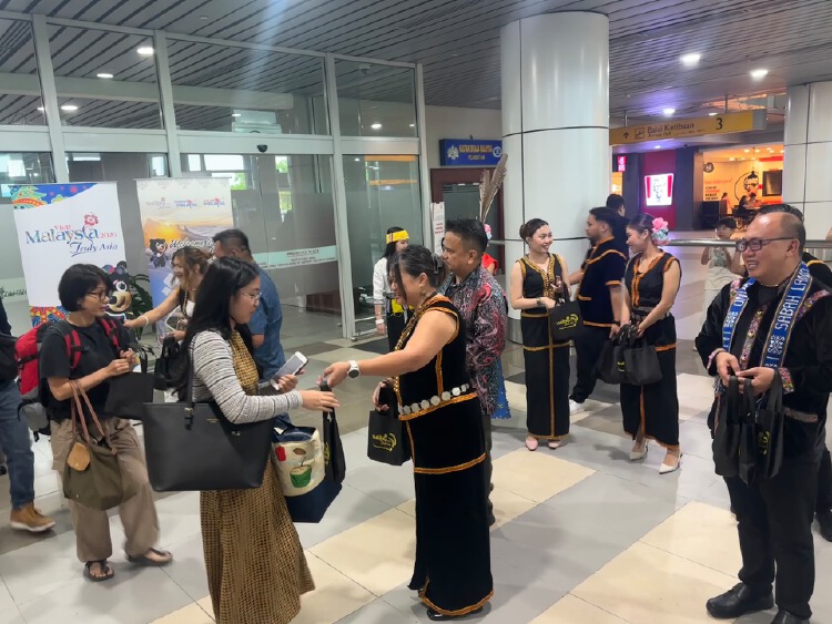 Cultural welcome at KKIA marks Kaamatan Festival and gears up for Visit Malaysia 2026 | Nestia