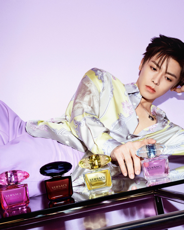 今日消费资讯：星巴克推出全新“茉莉 100”饮品系列、侯明昊出任 Versace 香水代言人 | Nestia