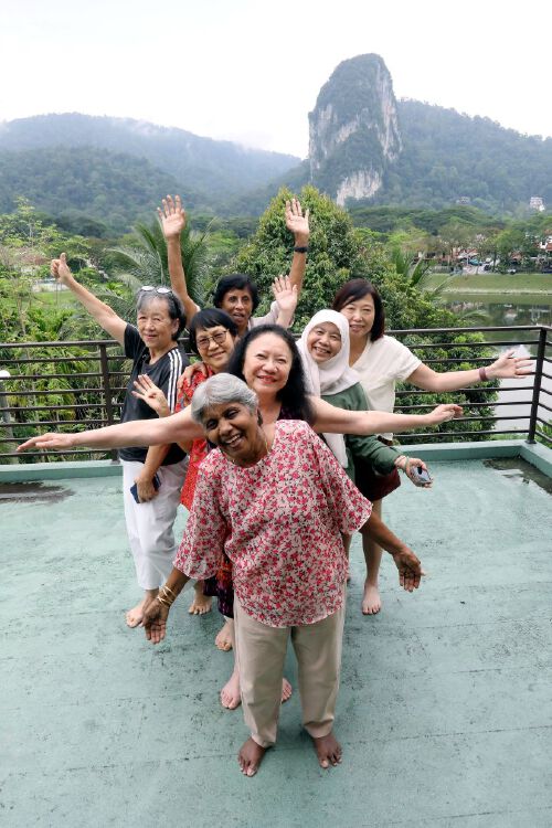 Former Malaysian Convent students have kept their friendship for over 60 years | Nestia