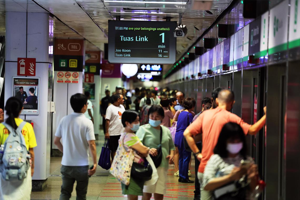 MRT platform screen doors at 15 underground stations to undergo renewal ...