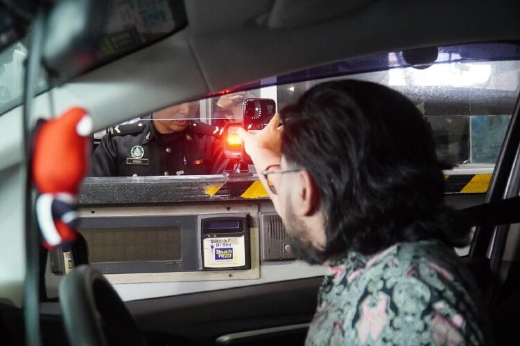 Singaporeans can use QR code to clear immigration at Johor land ...